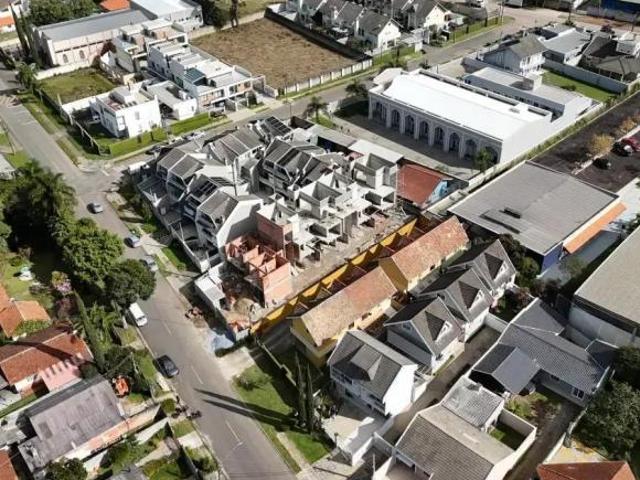 Sobrado em SANTA FELICIDADE com 124,68m²
