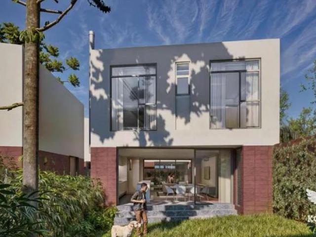 Sobrado em SANTA FELICIDADE com 206,77m²