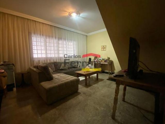 Sobrado em Santa Terezinha, 2 dormitórios, 1 suíte, 2 vagas. Oportunidade!
