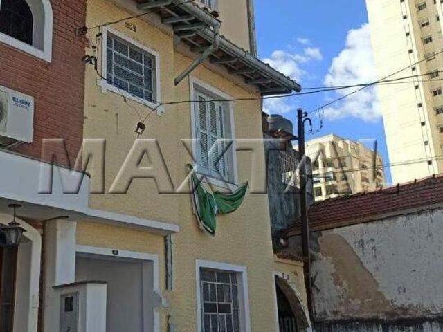 Sobrado em Santana, de 153m². Com 6 Dormitórios, 3 salas, 3 banheiro, vaga em frente