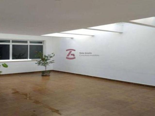 Sobrado em Santo Amaro com 190m² de área útil, 04 dormitórios, 02 suítes, 05 banheiros e 02 vagas a