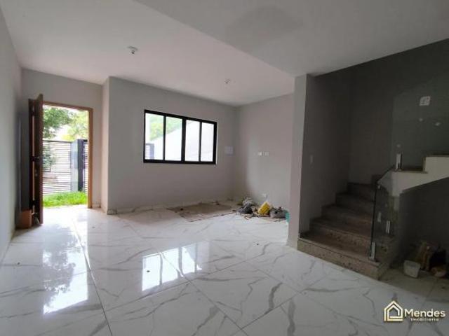 Sobrado em Sítio Cercado, Curitiba/PR de 100m² 4 quartos à venda por R$ 780.000,00