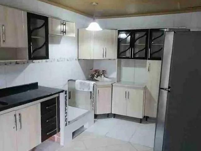 Sobrado em Sítio Cercado, Curitiba/PR de 140m² 4 quartos à venda por R$ 700.000,00
