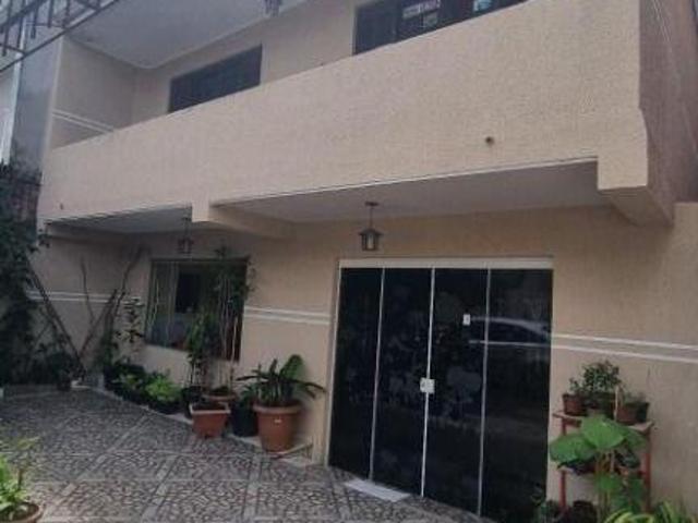 Sobrado em Sítio Cercado, Curitiba/PR de 200m² 5 quartos à venda por R$ 490.000,00