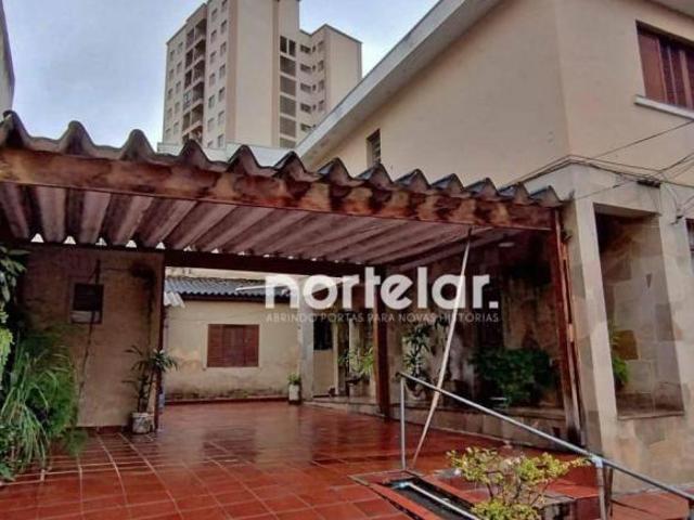 Sobrado em Terreno Grande à Venda na Vila Mangalot