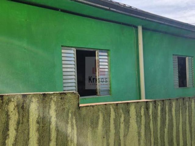 Sobrado em terreno de 250 m², 7 dormitórios e 2 vagas + salão comercial no Rio Pequeno !