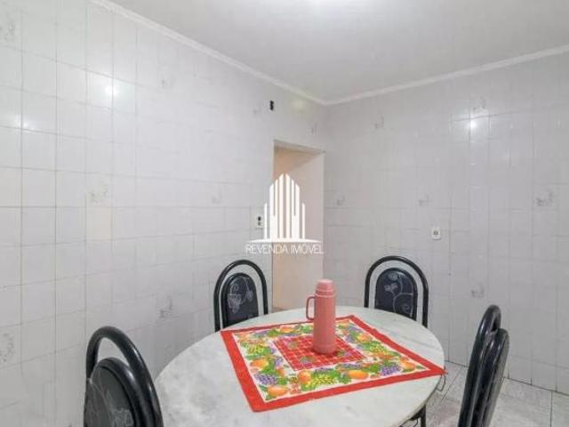 Sobrado em Utinga com 3 dormitórios, sendo uma suíte, mais dois cômodos e um banheiro separado
