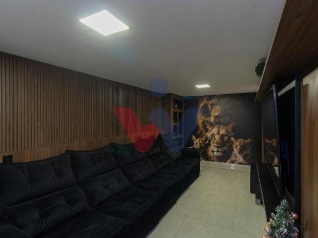 Sobrado em Uberaba, Curitiba/PR de 265m² 5 quartos à venda por R$ 900.000,00