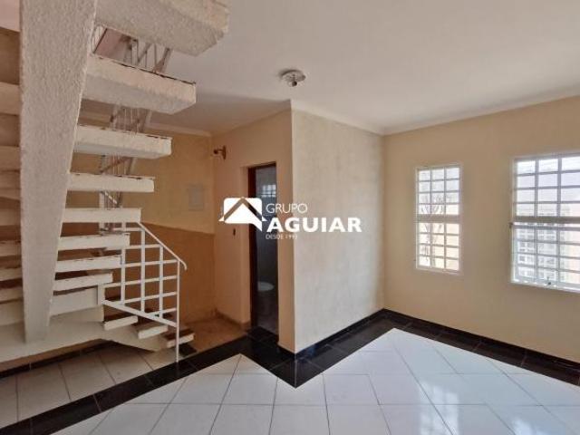 Sobrado em Valinhos 2 dormitórios 110m² quintal 2 vagas com lavabo pronto para m