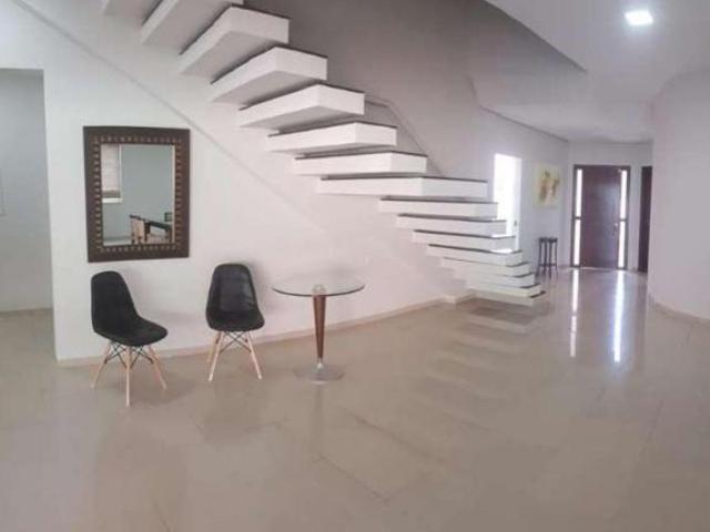Sobrado em Várzea Paulista bem localizado recém reformado