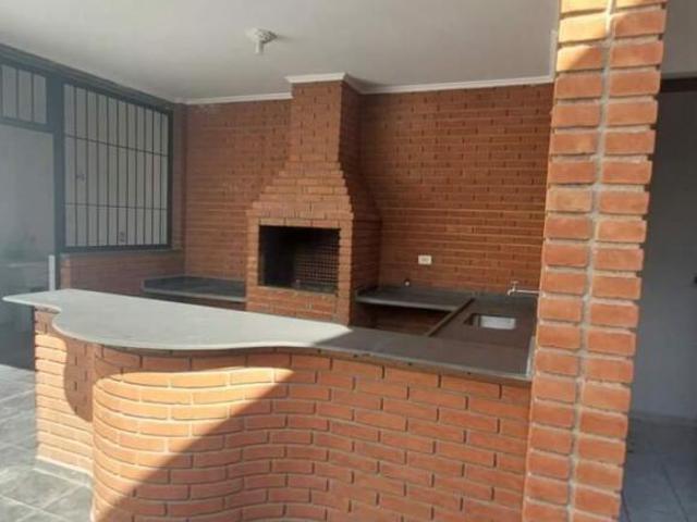 Sobrado em Vila Augusta com 270.00 m², 3 quarto s, 1 suíte s, 2 vaga s
