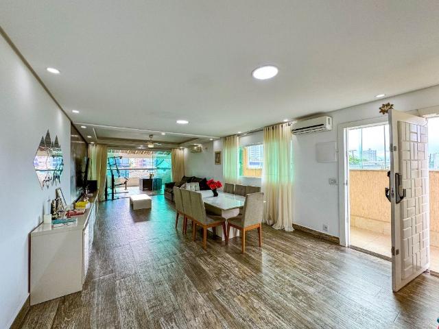 Sobrado em Vila Guilhermina, Praia Grande/SP de 451m² 3 quartos à venda por R$ 1.889.900,00