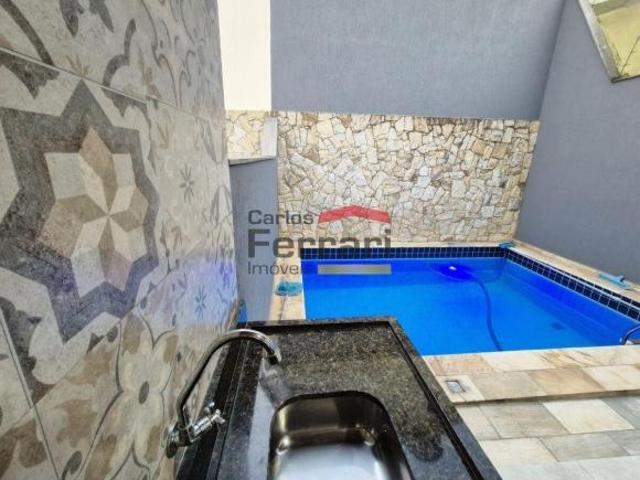 Sobrado em Vila Isolina Mazzei, com 3 quartos, 5 vagas e piscina