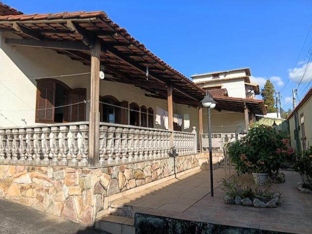 Sobrado em Vila Olga, Santa Luzia/MG de 720m² à venda por R$ 949.000,00
