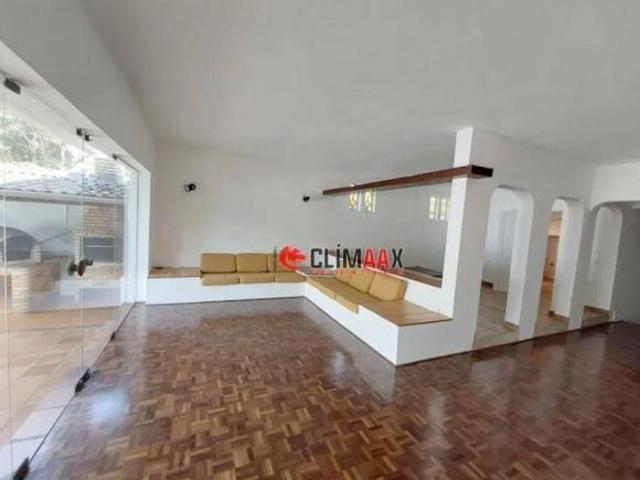 Sobrado em Vila Madalena com 279m², 6 dormitórios e 454m² de terreno Zona Oeste SP