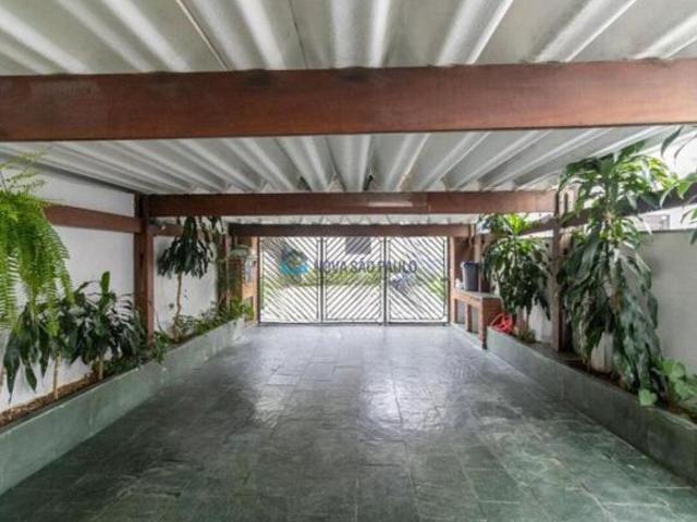 Sobrado em Vila Mariana. 4 dormitórios 1 suíte. 4 banheiros. 4 vagas. 220m2