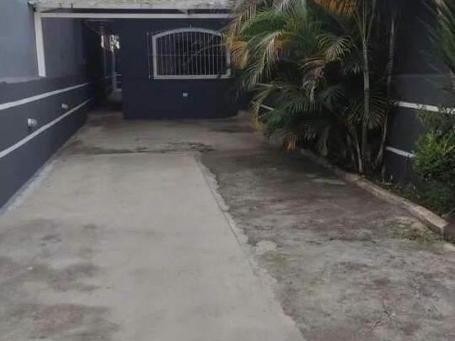 Sobrado em Vila Nova Bonsucesso, Guarulhos/SP de 191m² 4 quartos à venda por R$ 700.000,00