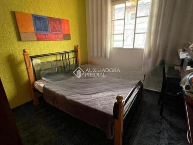 Sobrado em Vila Particular com quatro quartos e churrasqueira em São Caetano do Sul
