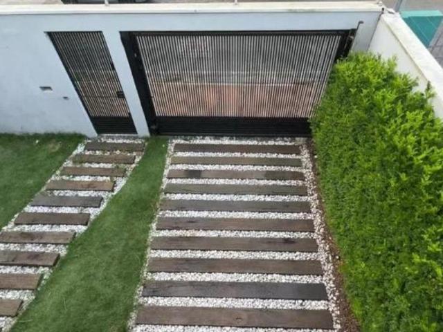 Sobrado em Vila Romanópolis, Ferraz de Vasconcelos/SP de 248m² 4 quartos à venda por R$ 1.500.000,00