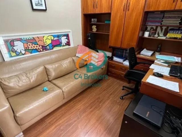 Sobrado em Vila Rosália, sendo 4 dormitorios 1 suite, 5 vagas de garagem, condominio fechado!