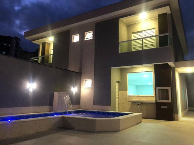 Sobrado em Vila Tupi, Praia Grande/SP de 135m² 3 quartos à venda por R$ 989.900,00