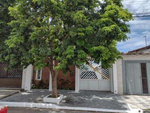 Sobrado em Vila Tupiry, Praia Grande/SP de 171m² 3 quartos à venda por R$ 695.000,00
