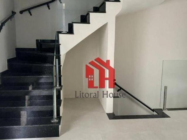 Sobrado em Village, Ponta da Praia, com 2 dormitórios, 2 lavabos, 1 vaga à venda, por R$ 820.000