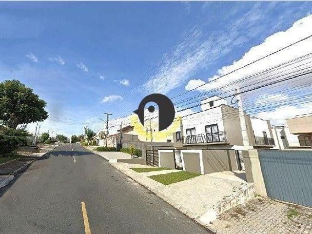 Sobrado em Xaxim, Curitiba/PR de 100m² 3 quartos à venda por R$ 685.000,00