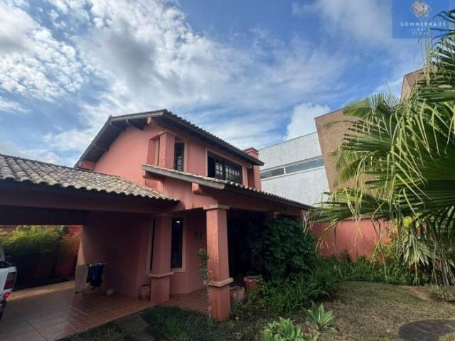Sobrado em 3 terrenos próximo ao mar