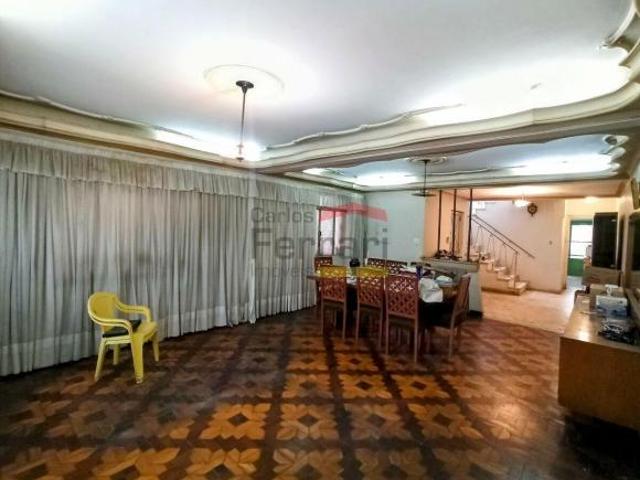 Sobrado espaçoso á venda na Água Fria, com grande potencial em localização privilegiada!