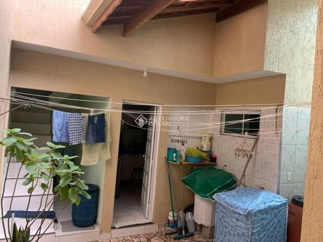 Sobrado espaçoso, com3 quartos e 2 vagas