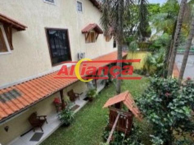Sobrado Espaçoso com 430m² Conforto, Lazer e Excelente Estrutura!