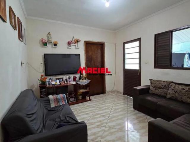 Sobrado espaçoso com 4 dormitórios no Jardim Santa Cecília 1