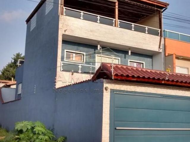 Sobrado Espaçoso com 4 Quartos 1 Suíte e Dependência Excelente Localização em Suzano SP