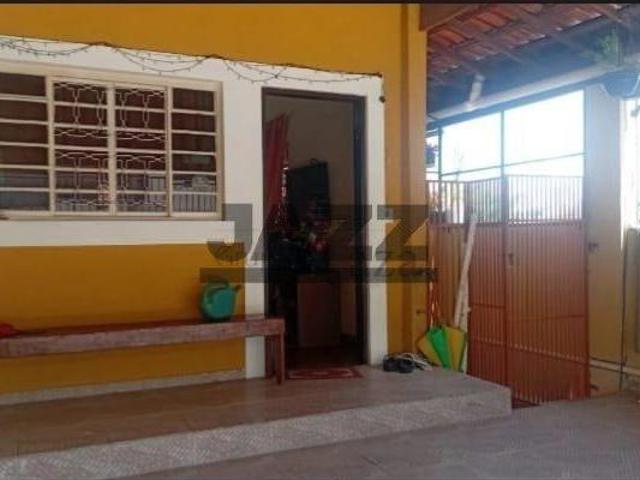 Sobrado espaçoso com 6 quartos e 187 m² no Jardim Satélite Excelente localização!