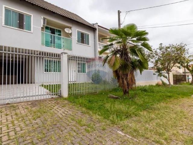 Sobrado espaçoso com 03 quartos no Fanny