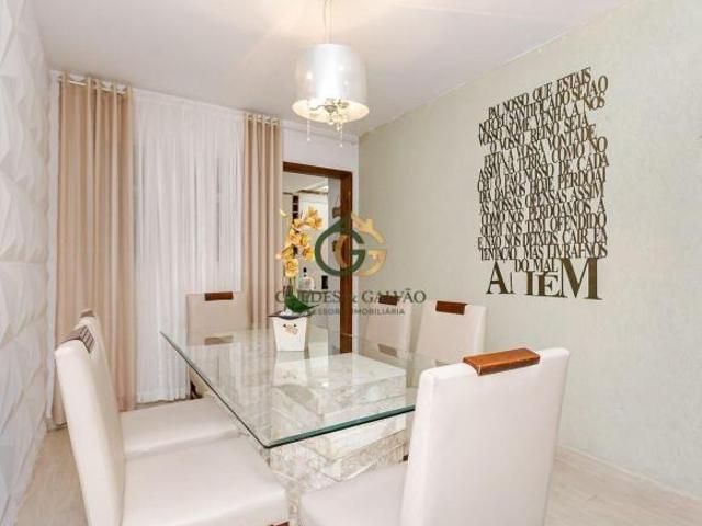 Sobrado Espaçoso com 240 m², 4 Quartos, Área Gourm