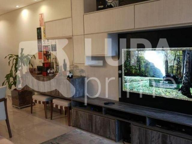 Sobrado espaçoso com 2 dormitórios 1 suíte e 4 vagas à venda no Tucuruvi!