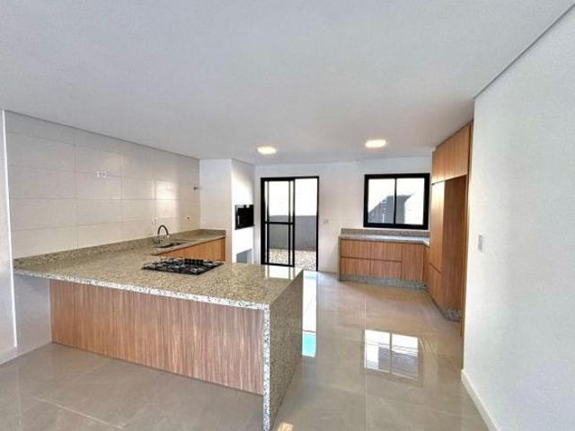 Sobrado espaçoso com 3 a 4 dormitórios e excelente planta