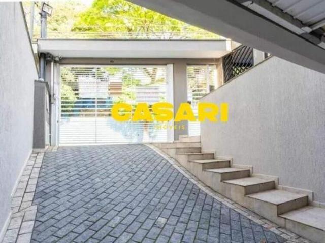 Sobrado Espaçoso com 3 Suítes Mobiliadas à Venda em Nova Petrópolis – 250 m² e 5 Vagas Cobertas