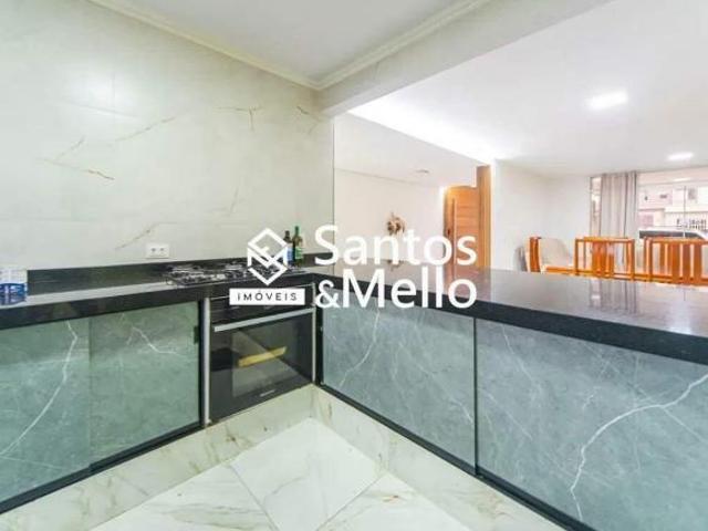 Sobrado Espaçoso com Área Gourmet e Excelente Distribuição dos Ambientes
