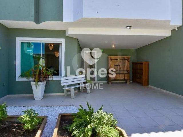 Sobrado Espaçoso com Closet, Hidromassagem e Churrasqueira Gourmet!
