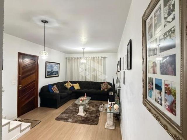 Sobrado espaçoso com edícula e área gourmet conforto e versatilidade em um só imóve