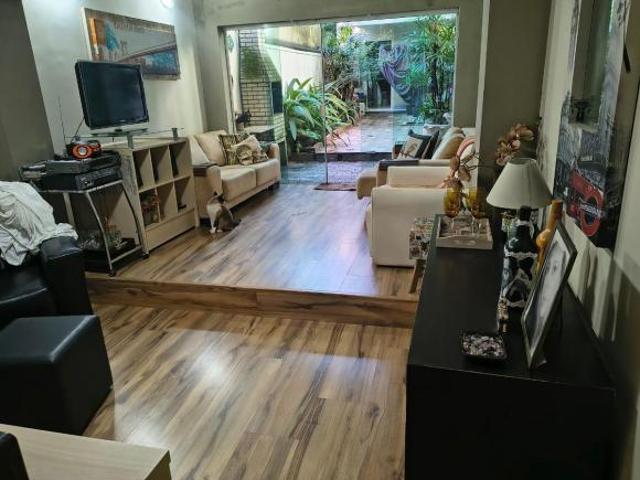 Sobrado Espaçoso com Edícula e Quintal em MIrandópolis !