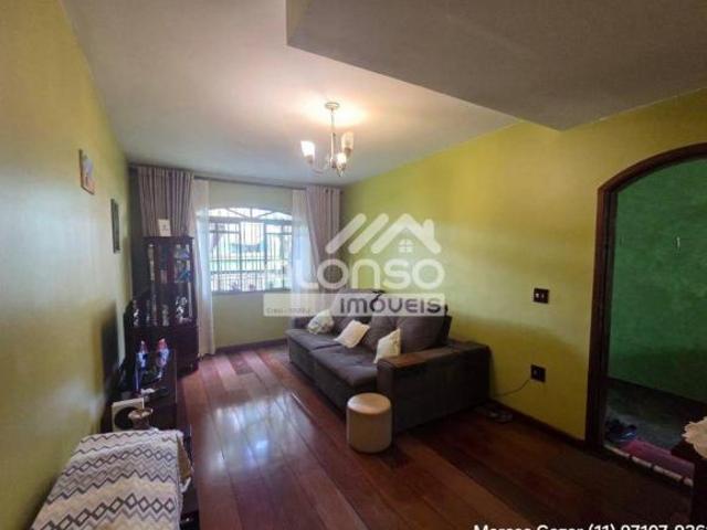 Sobrado Espaçoso com Quintal e 5 Vagas no Jardim Ester – Excelente Localização