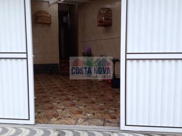Sobrado espaçoso com quintal e churrasqueira. Aceita permuta por apartamento