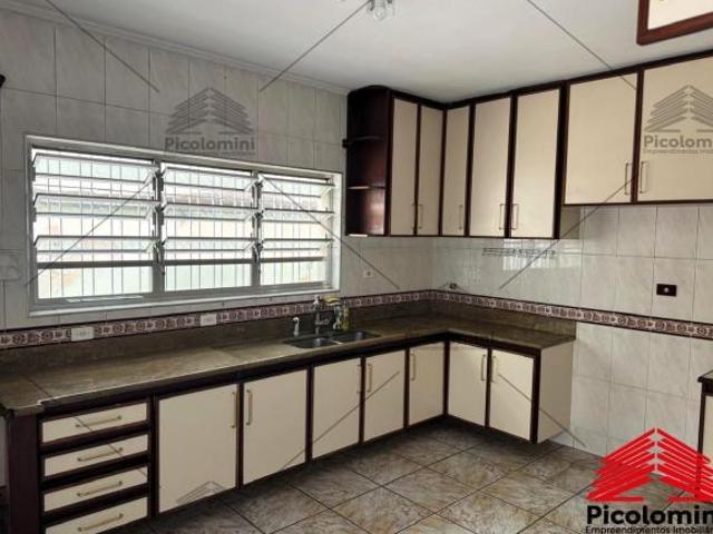 Sobrado Espaçoso de 270m² Bosque da Saúde 4 Quartos, 1 Suíte, Quintal com Churrasqueira, Edícula