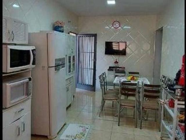 Sobrado espaçoso e area de lazer com piscina
