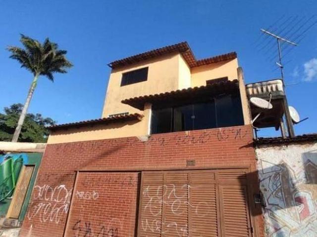 Sobrado Espaçoso e bem Localizado na AR 9 de Sobradinho 2