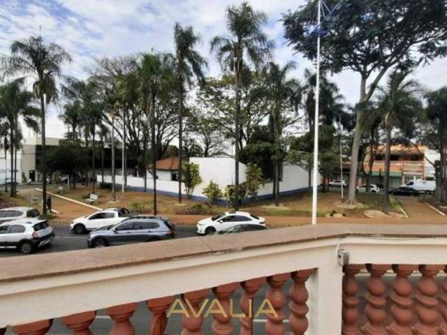 Sobrado espaçoso e versátil à venda na Avenida Presidente Vargas, em Indaiatuba